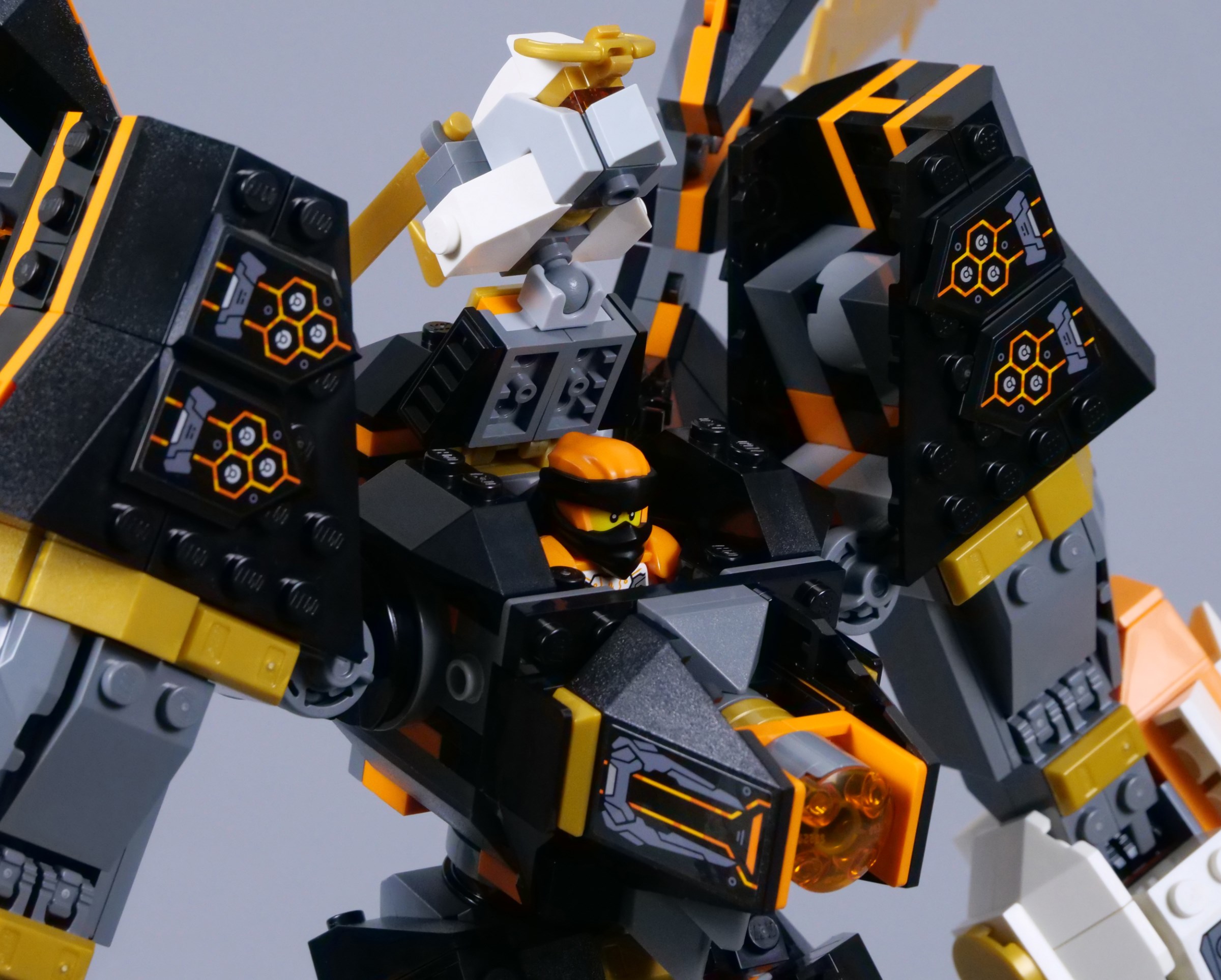 LEGO Ninjago 71821 Cole's Titan Dragon Mech review | Brickset